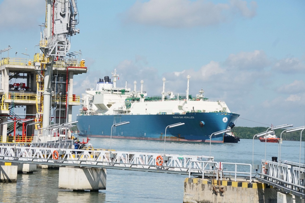 Vessel carrying 70,000 metric tons of liquefied natural gas arrives at ...